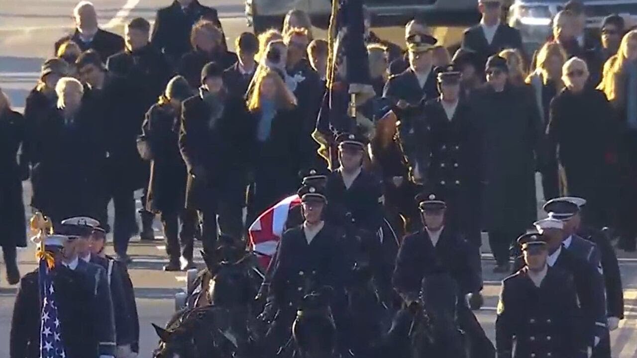 Jimmy Carter's funeral procession travels to US Capitol - YouTube