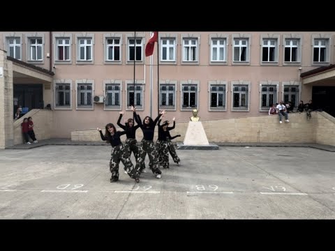 Ve perde son dansla kapanır.Kızlarım harikaydınız😎​🤙🏼| Piri Reis Ortaokulu | #lesserafim #spaghetti 