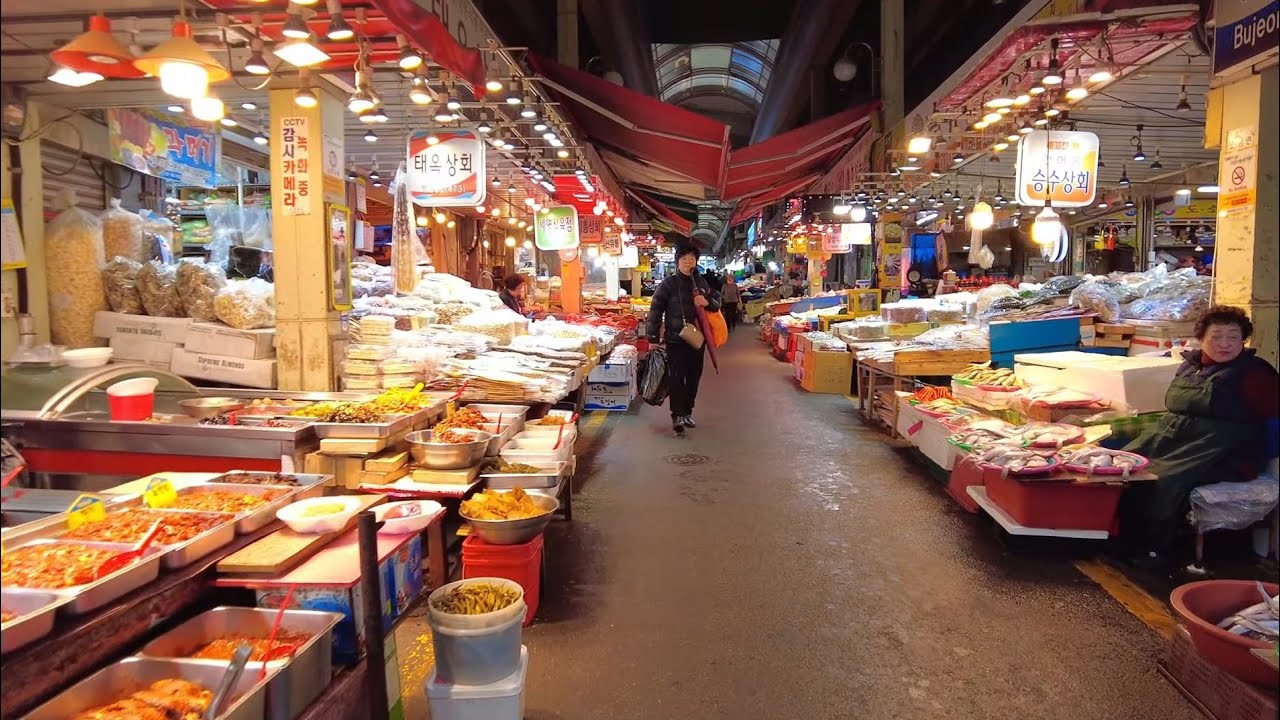 The largest traditional market in Busan, Korea | Bujeon Market Walking ...