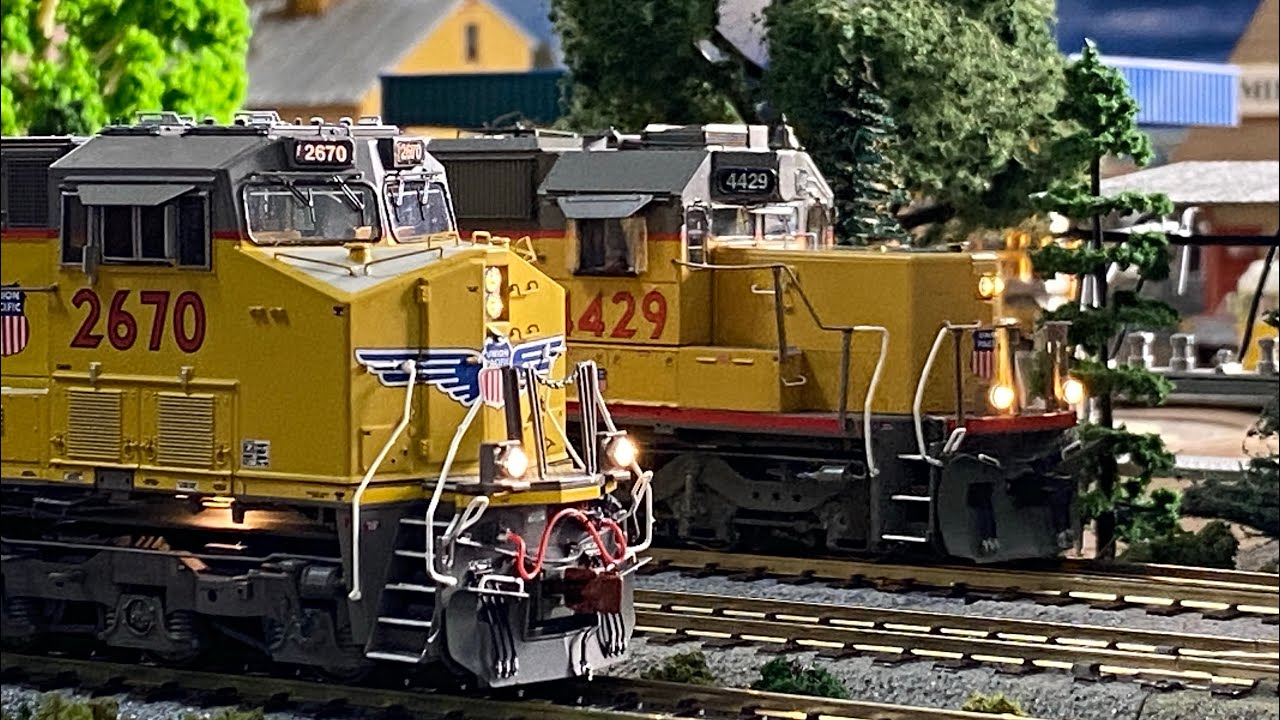Saturday Afternoon Train Traffic on the Layout | Union Pacific | HO ...
