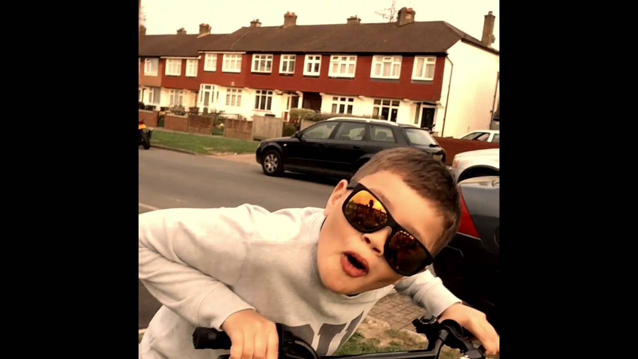 How to make you bicycle into a motorcycle in just 1 minute - YouTube