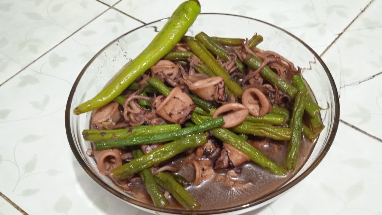 ADOBONG PUSIT WITH SITAW (BABY SQUID WITH STRING BEANS) - YouTube