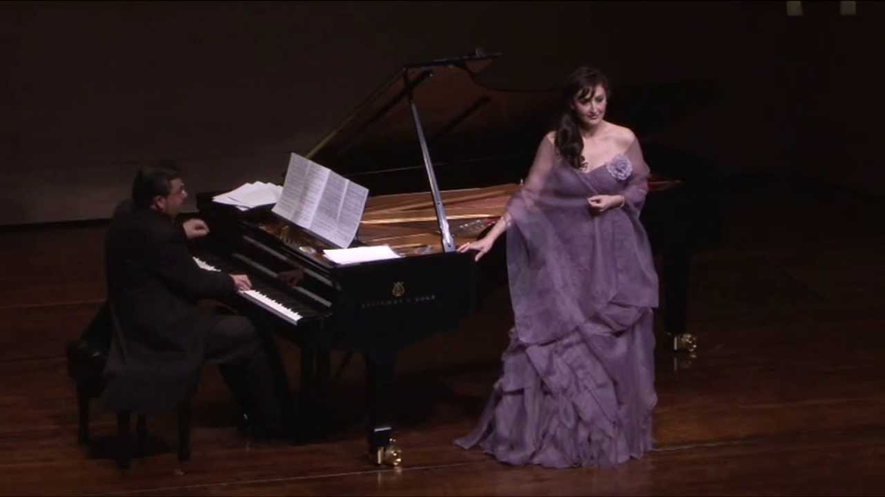María José Montiel sings "María La O", by Lecuona - YouTube