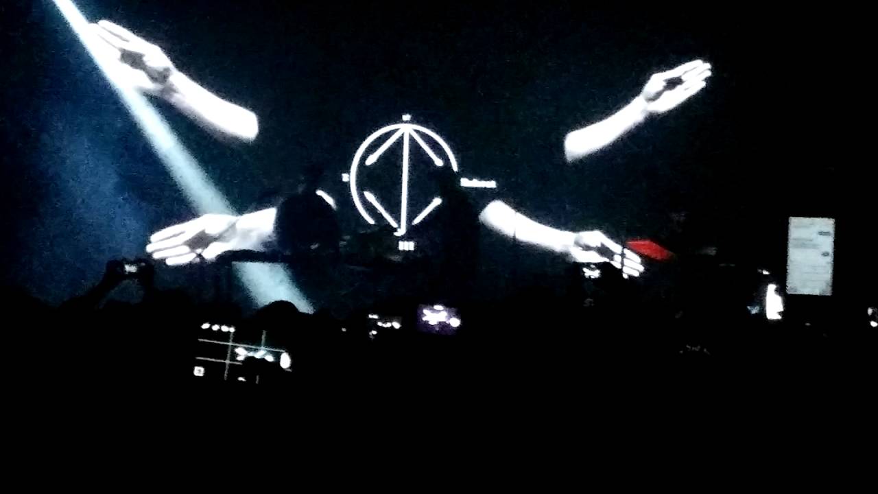 Moderat - A New Error ( Live ) - YouTube