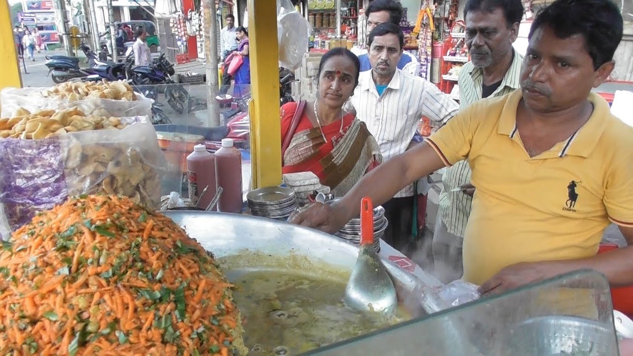 Kolkata Chaat in Agartala City - Spicy Samosa Papdi Chaat @ 20 rs Plate ...