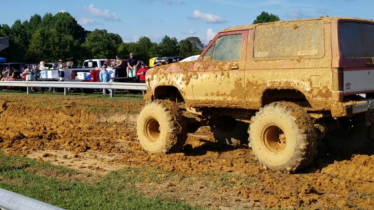 460 drinking from the bottle in a bronco II - YouTube