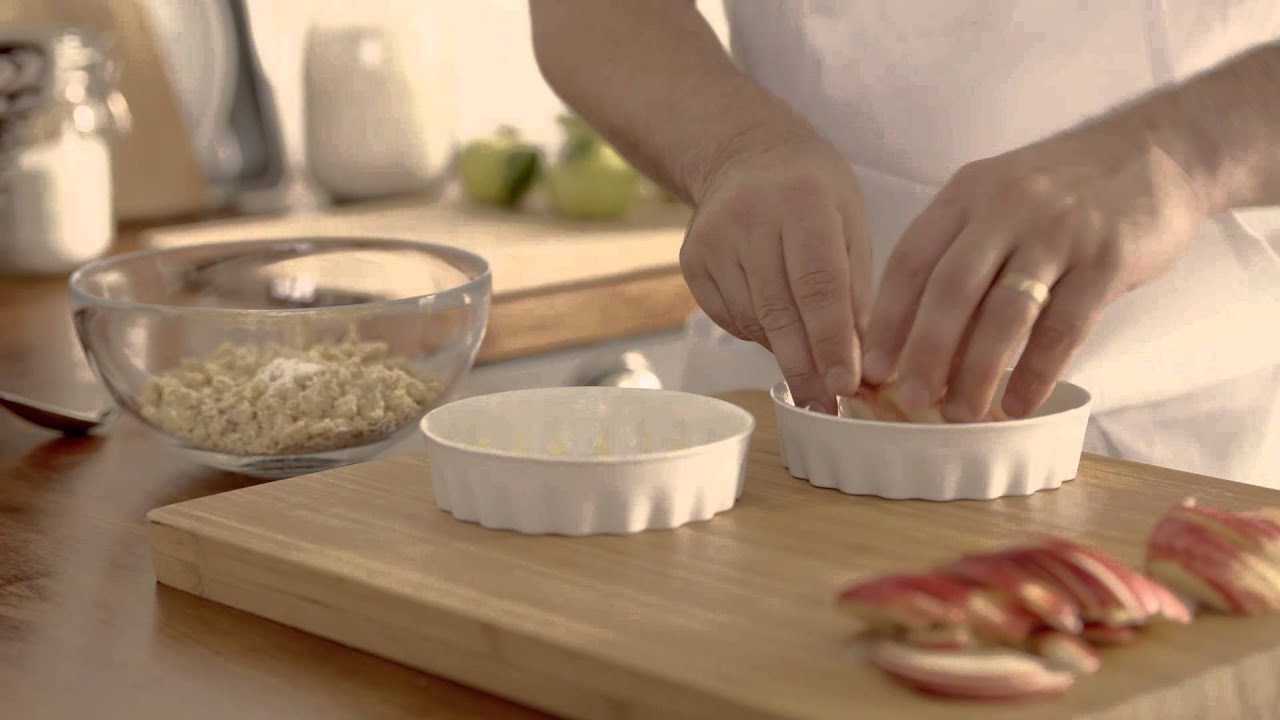 How to make apple crumble, two ways - YouTube