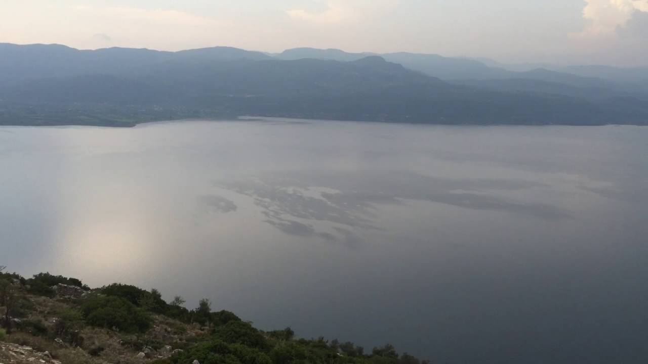 Λίμνη Τριχωνίδα - YouTube