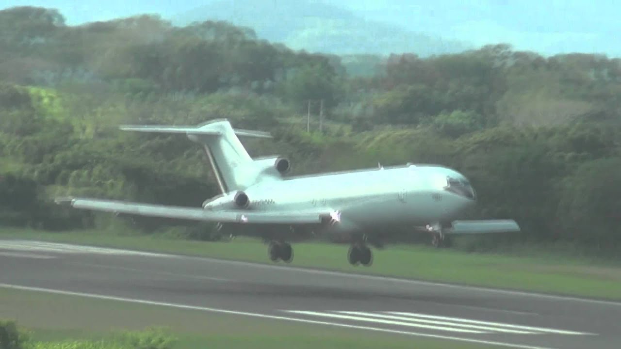 Air Force Boeing 727 Short Field Landing - YouTube