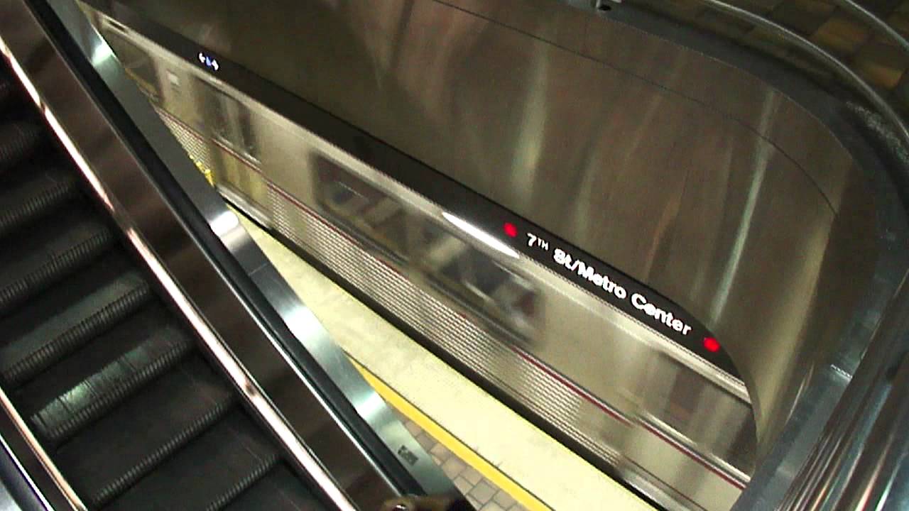 Metro B (Red) Line Departs 7th Street/Metro Center/Julian Dixon Station ...