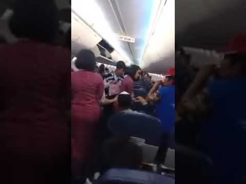 KASIAN,,PRAMUGARI LION AIR INI DI BEGINIIN SAMPAI BAJUNYA LEPAS ANUNYA KELIHATAN..