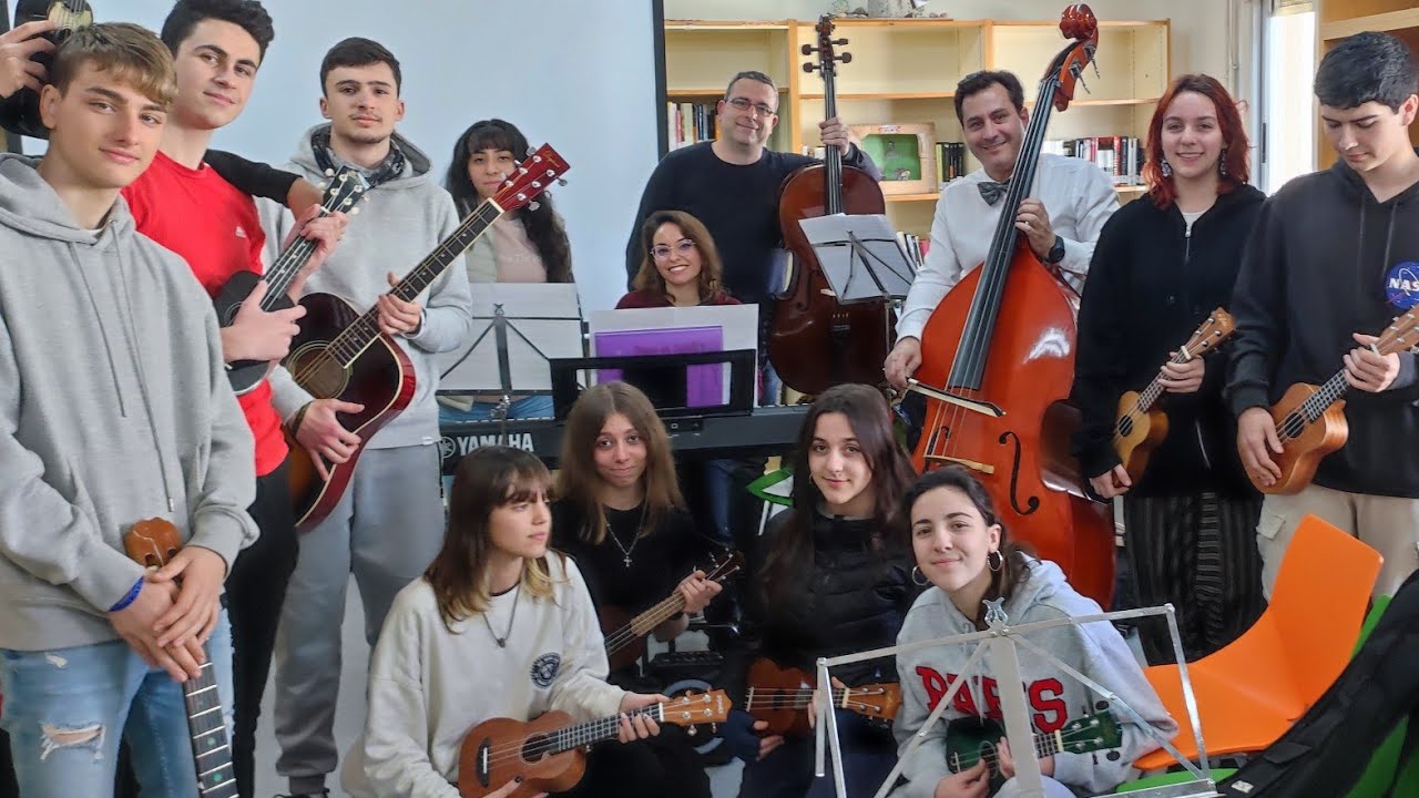 POESÍA & MUSIC en la Biblioteca IES ELCANO - YouTube