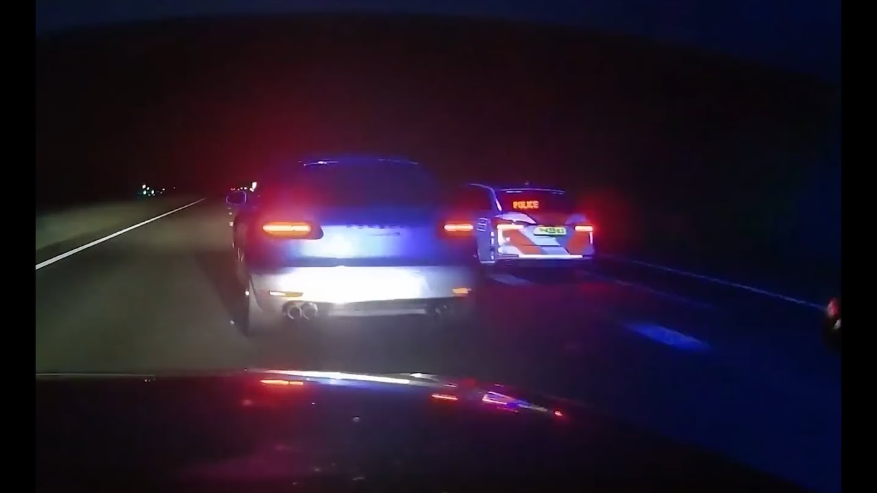 Porsche Macan Tries to Outrun Police at High Speed - YouTube