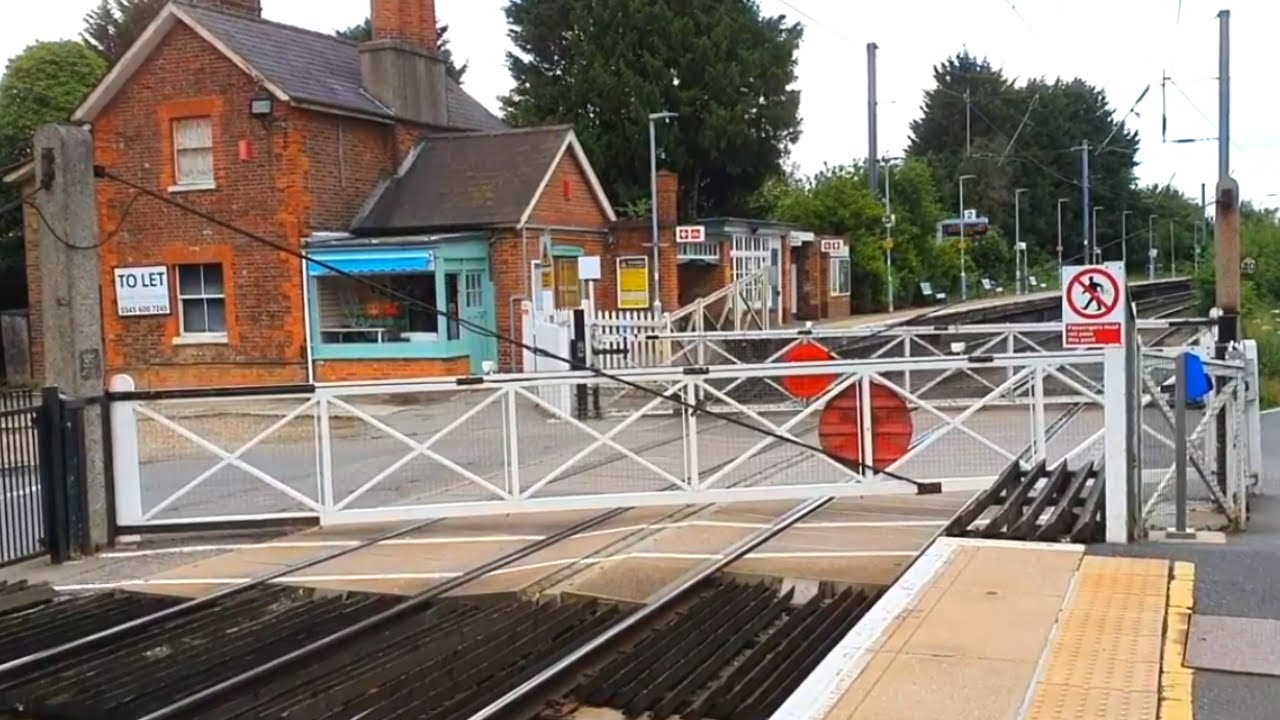 Elsenham Level Crossing, Essex - YouTube