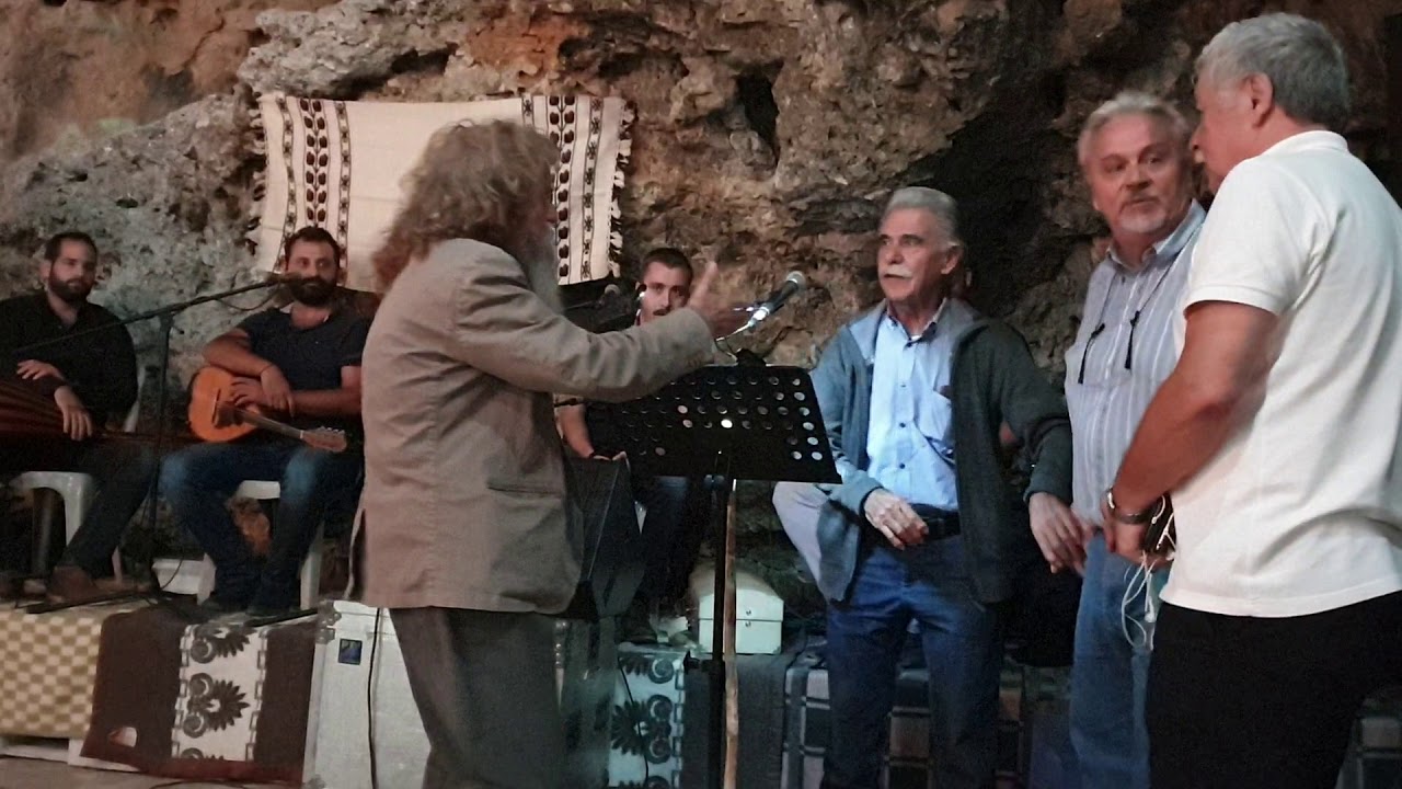 Ο Ψαραντώνης τιμά τον Βασίλη Σκουλά Άγιος Φανούριος Πετραδολάκια ...