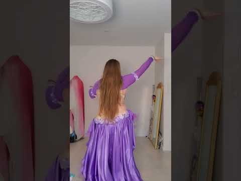 Cassandra Fox Dances to \