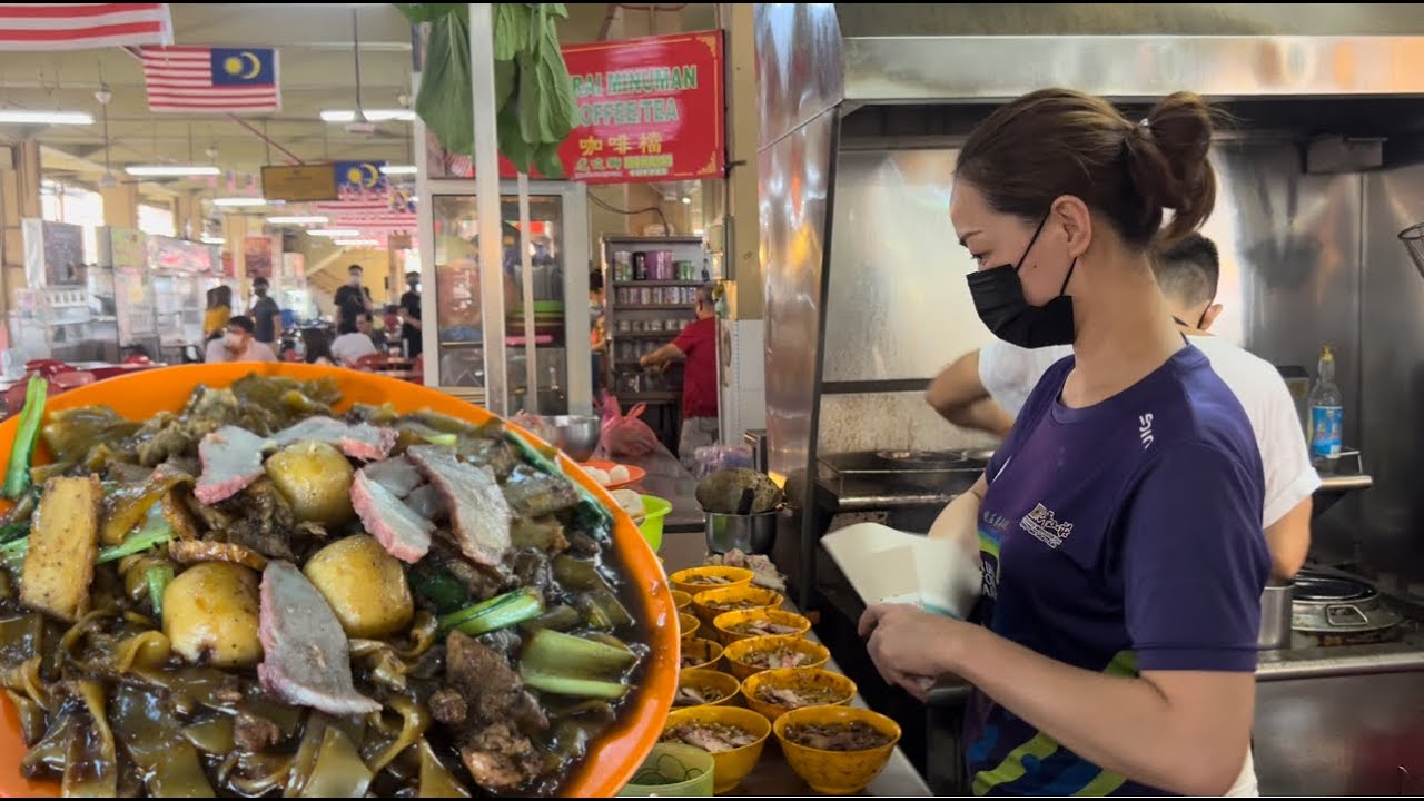 Teochew fish ball kawy teow,Stir fry more than ten bowls each time ...