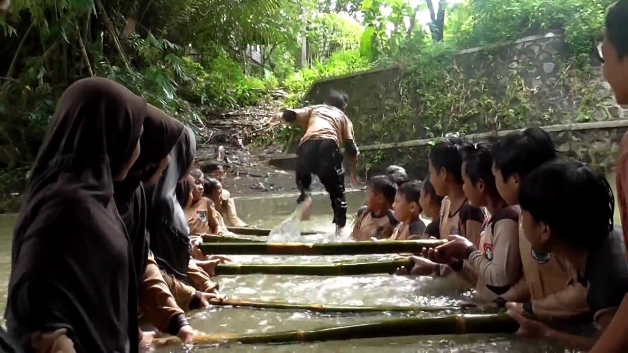 Human Bridge - YouTube