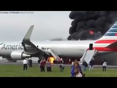 Evacuation of American Airlines flight No. 383 in Chicago - YouTube