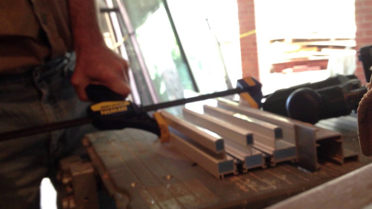 Router to do basic milling on aluminium profile - YouTube