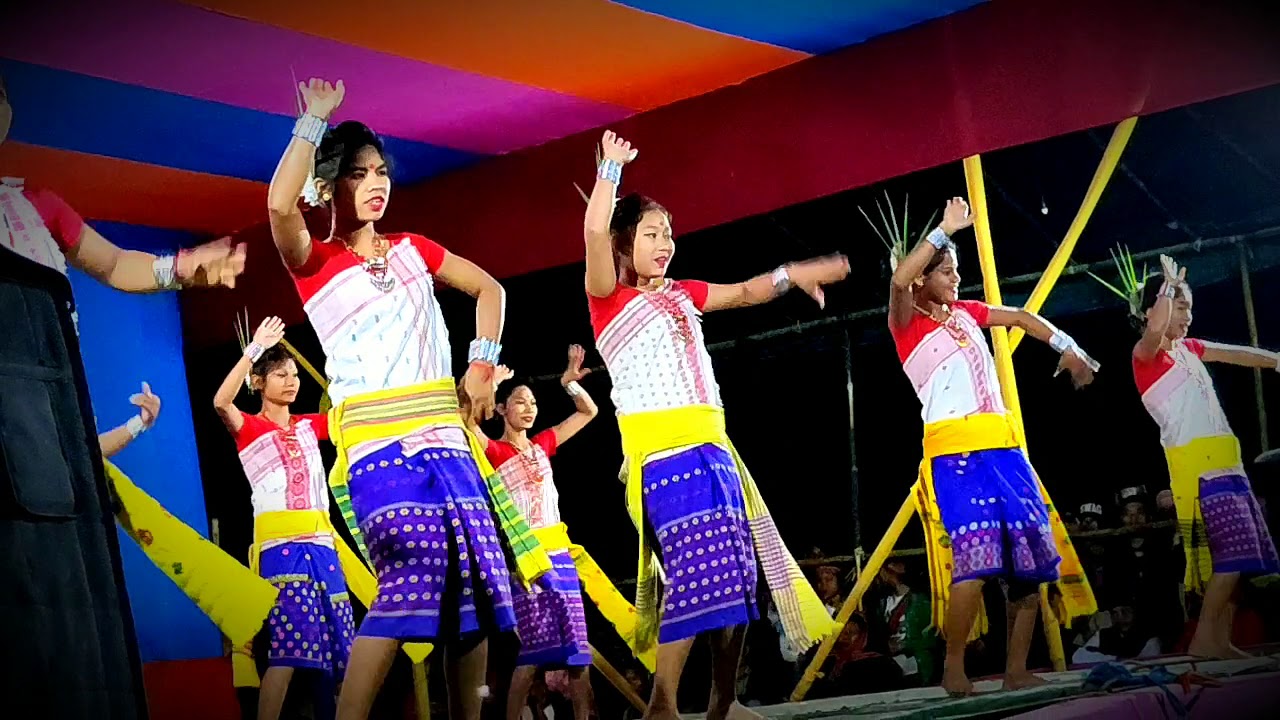 Assamese group dance - YouTube