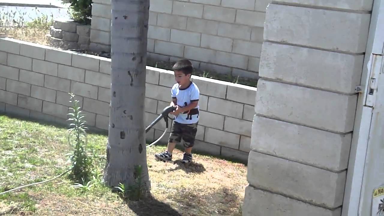 Pressure washer kid - YouTube