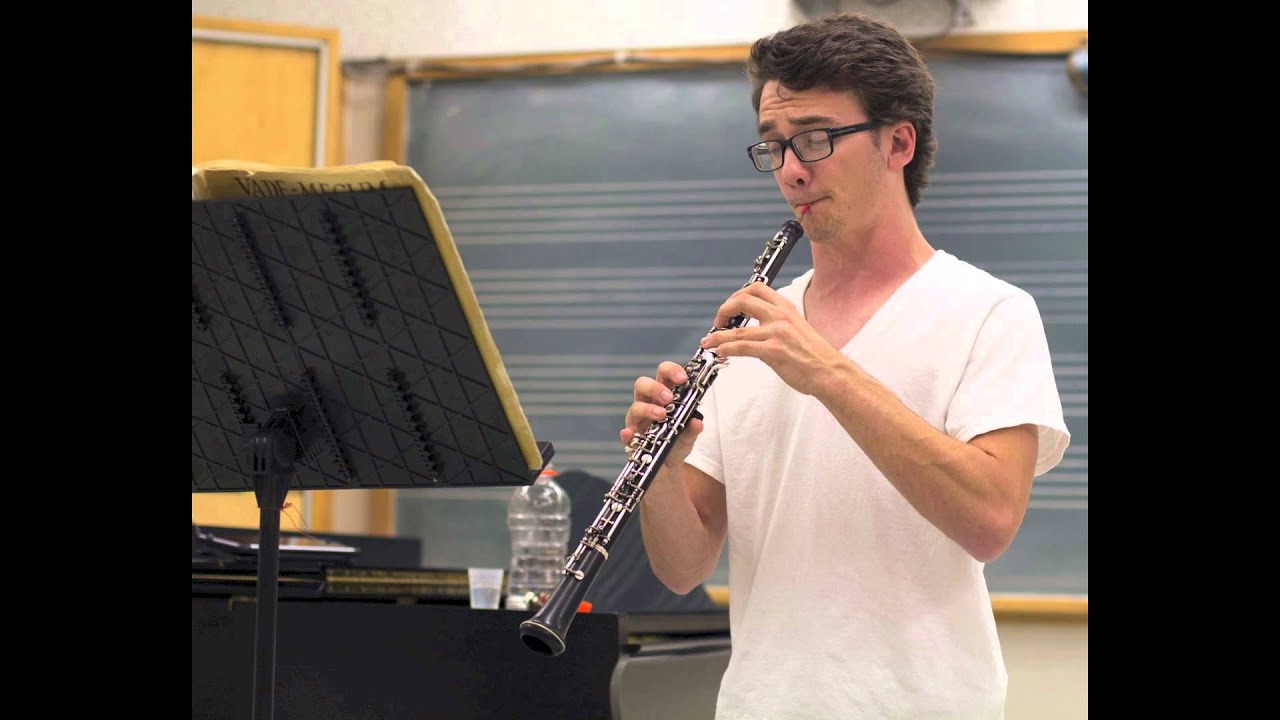Oboist crafts his own sound - YouTube