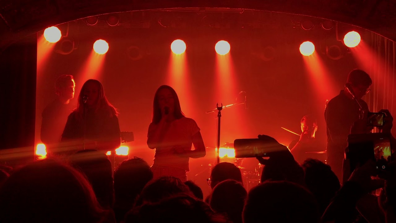 Sigrid - Plot Twist (Live at Omeara, London for Brits Week 2020) - YouTube