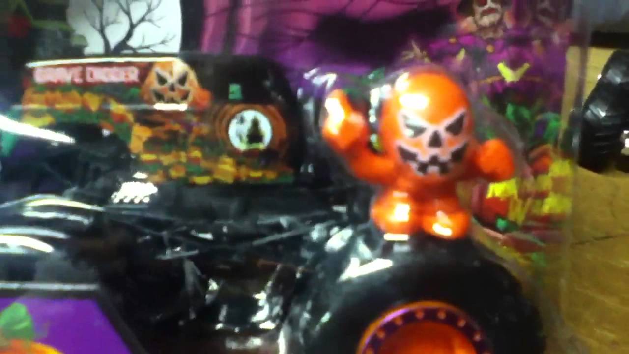 Hot Wheels Monster Jam: Halloween Grave Digger Review! - YouTube