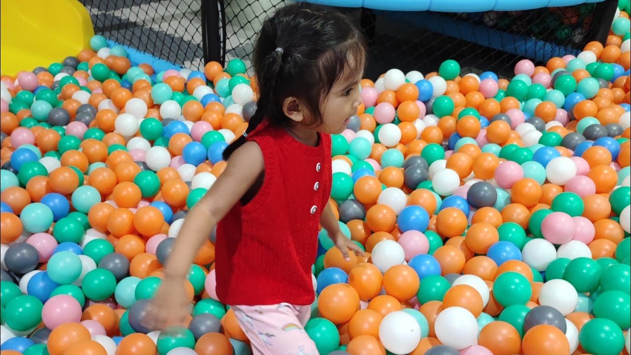 កន្លែងក្មេងលេងនៅអុីអនបី មានជ័យ / Playground at AEON3 Super Market - YouTube