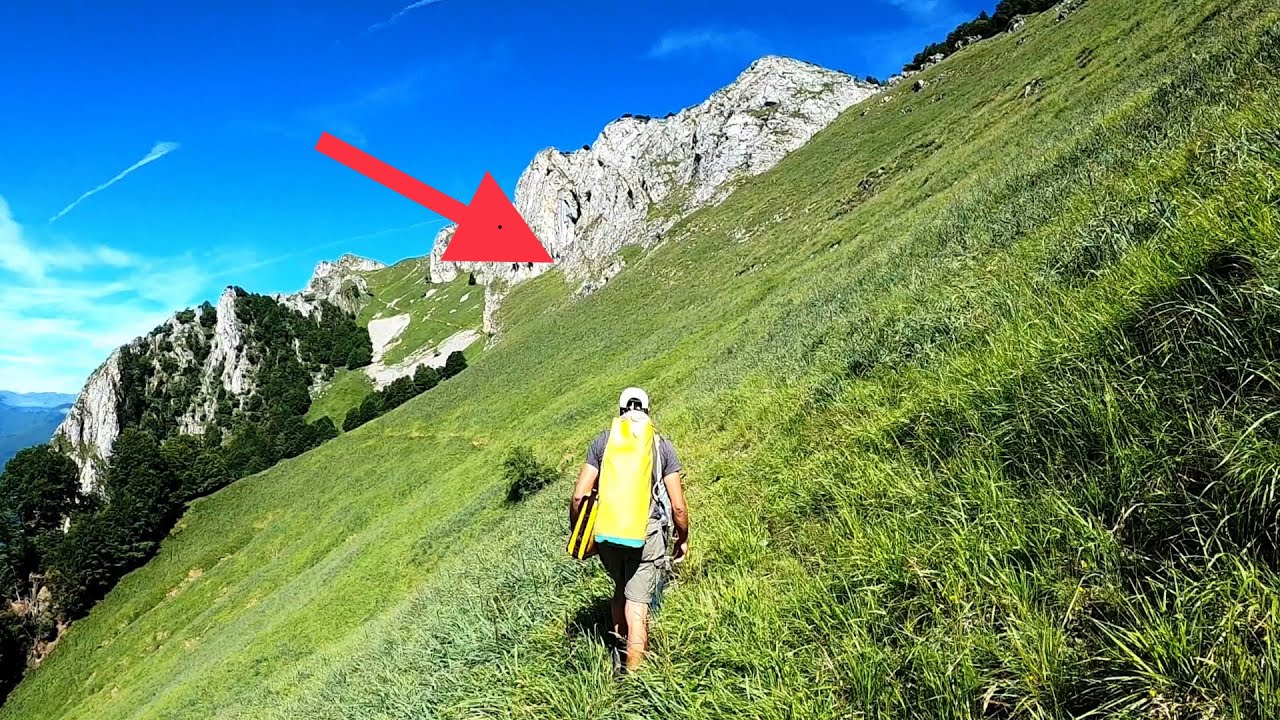 Découverte d'un gouffre extrêmement profond en montagne partie 1 - YouTube