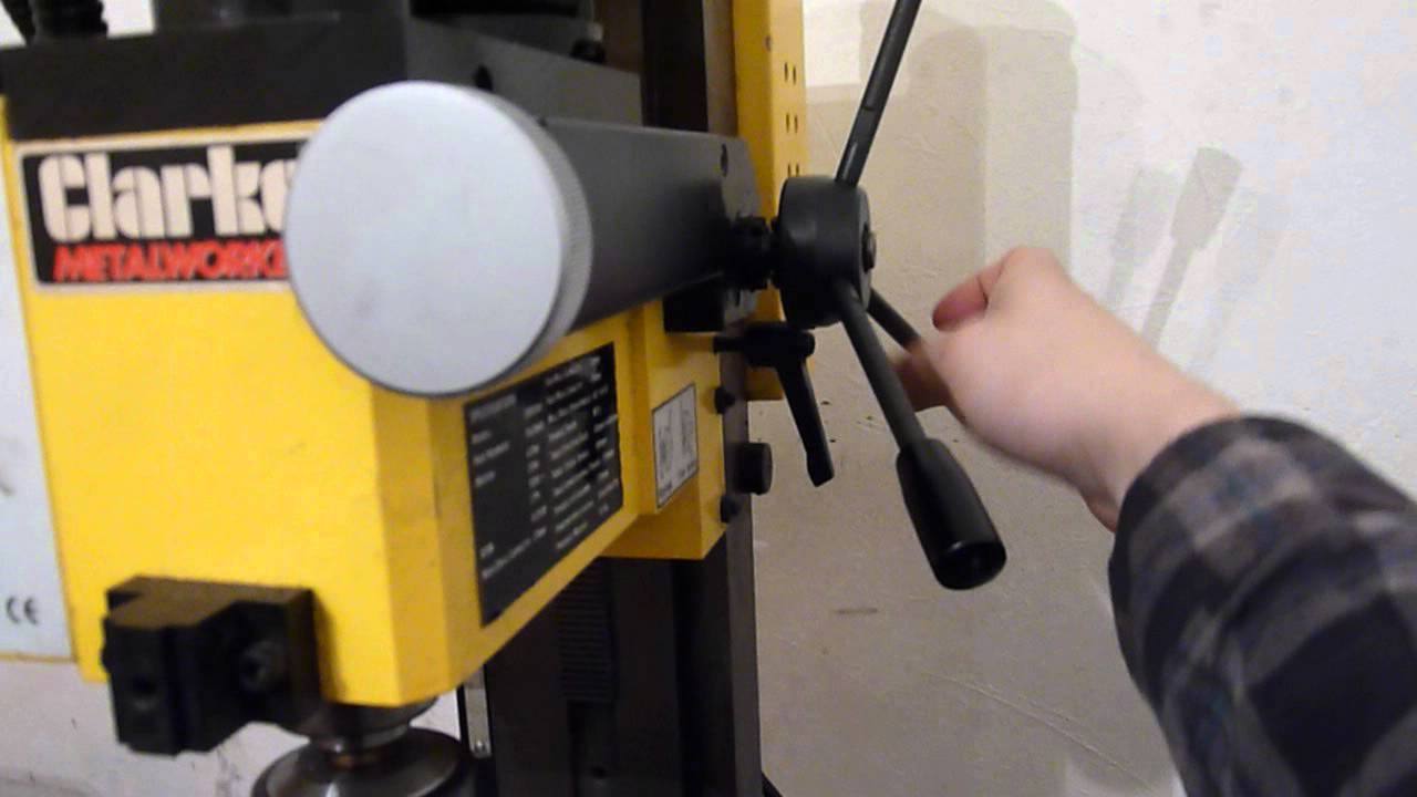 Sieg X2 / Clarke CMD300 engagement of fine feed. - YouTube