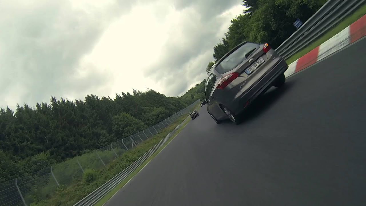 Nurburgring - CBR 1000RR Fireblade vs Civic TypeR EP3 (Stunt Squad ...