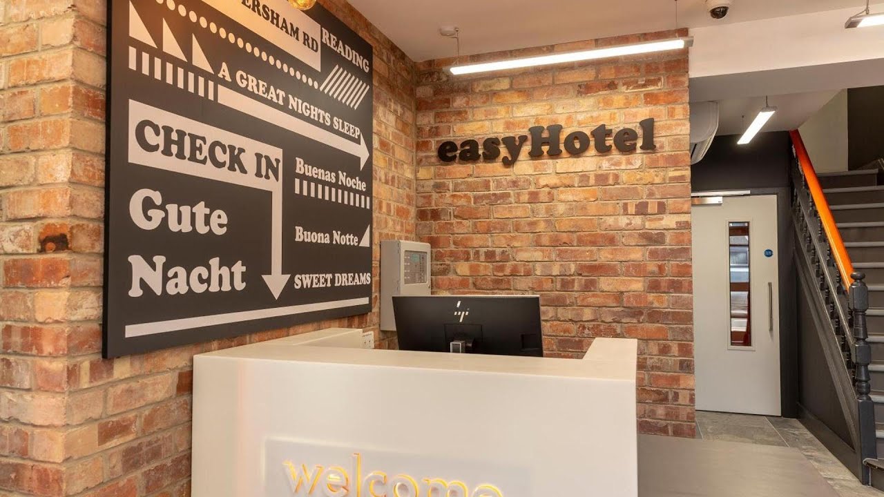 Easyhotel Reading, United Kingdom | Travel Lover - YouTube