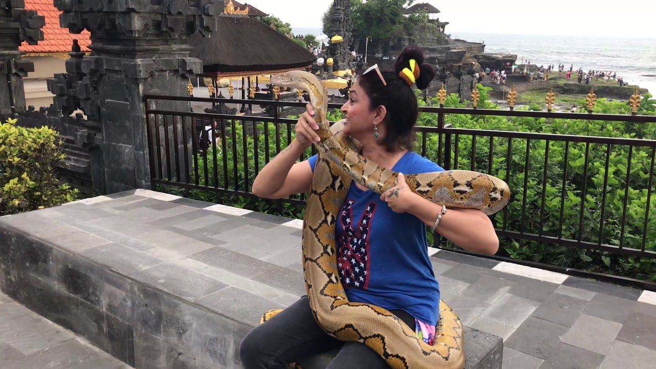 Bali ... Tanna lot temple - YouTube