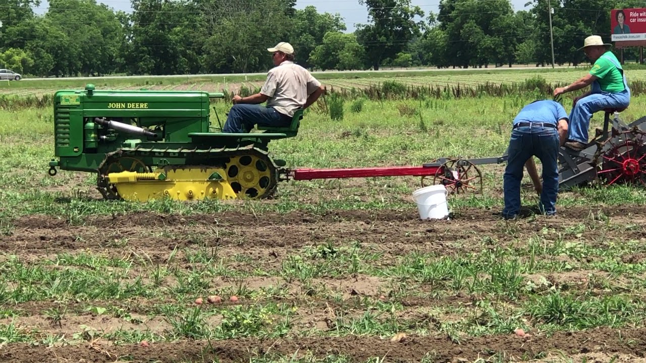 MC crawler digging taters - YouTube