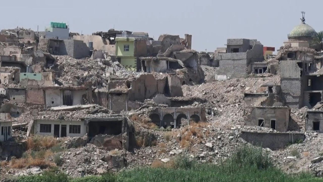 Finding homes in ruin, destitute Iraqis return to camps | AFP - YouTube