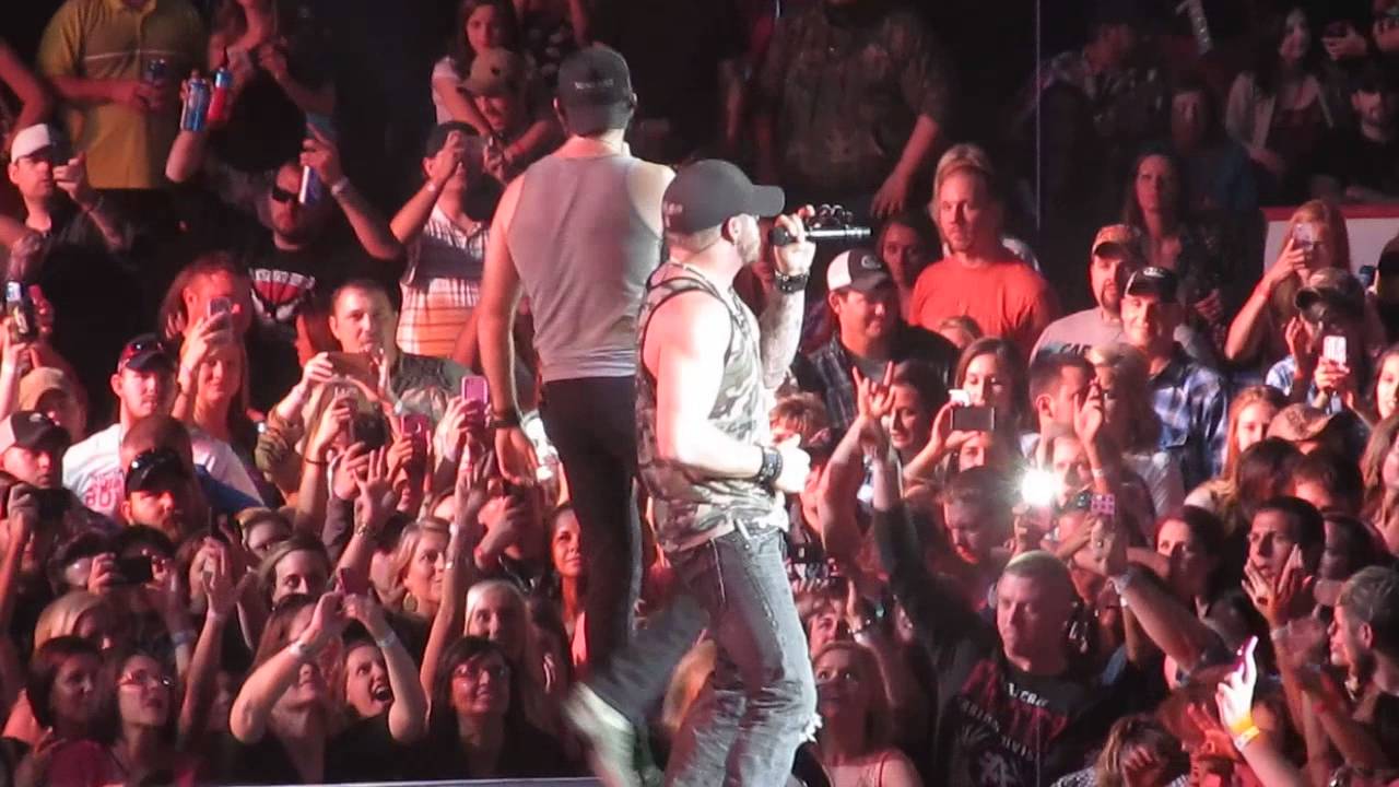 Brantley Gilbert and Thomas Rhett Small Town Throwdown - YouTube