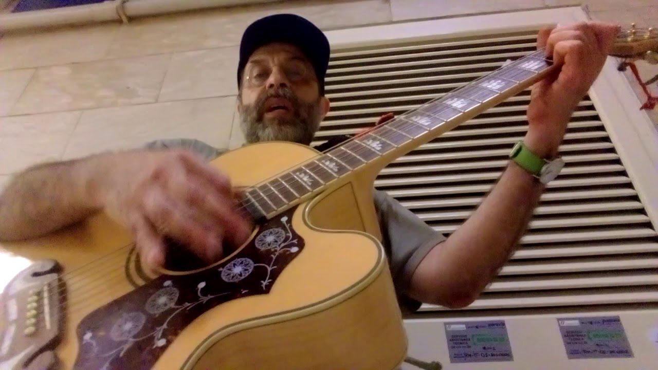 Un cuore matto (Little Tony) Val canta e suona - YouTube