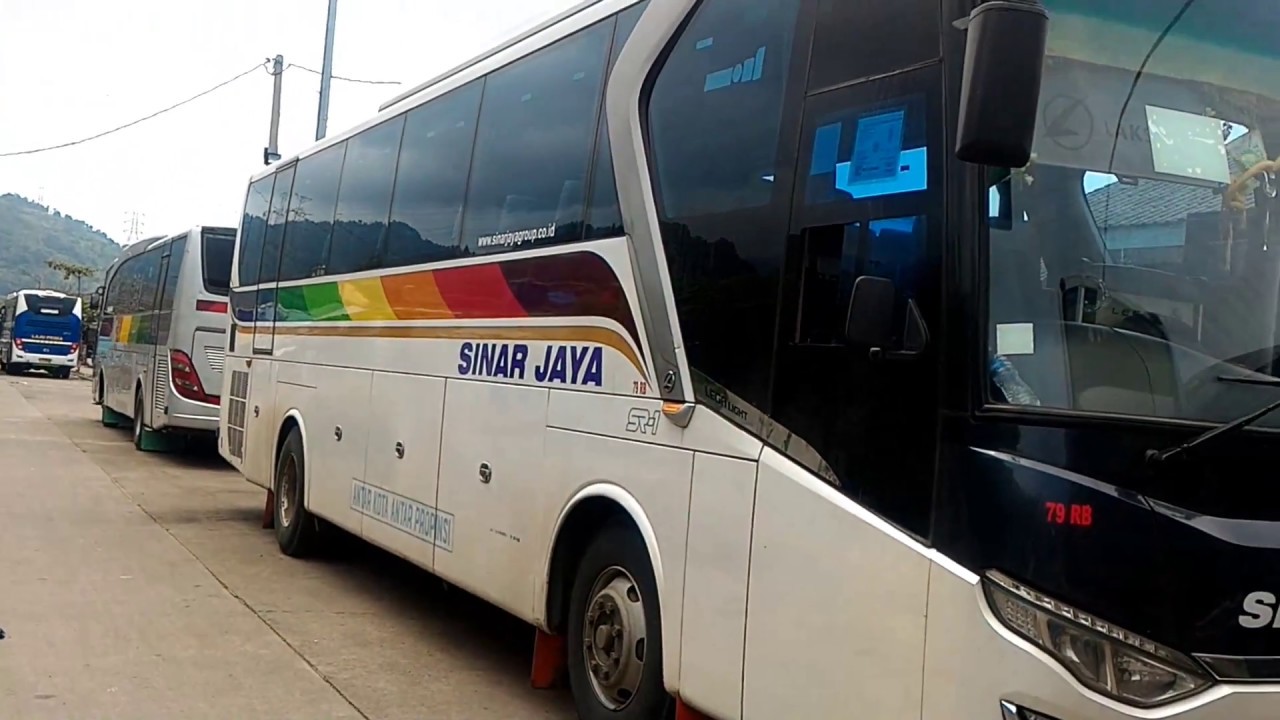 BUS Sinar Jaya di Terminal Bus Merak - YouTube