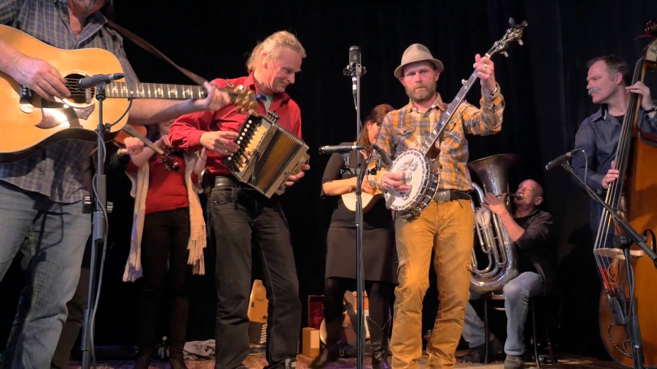 The Oldtime Stringband - Run Mountain (J.E. Mainer) - YouTube
