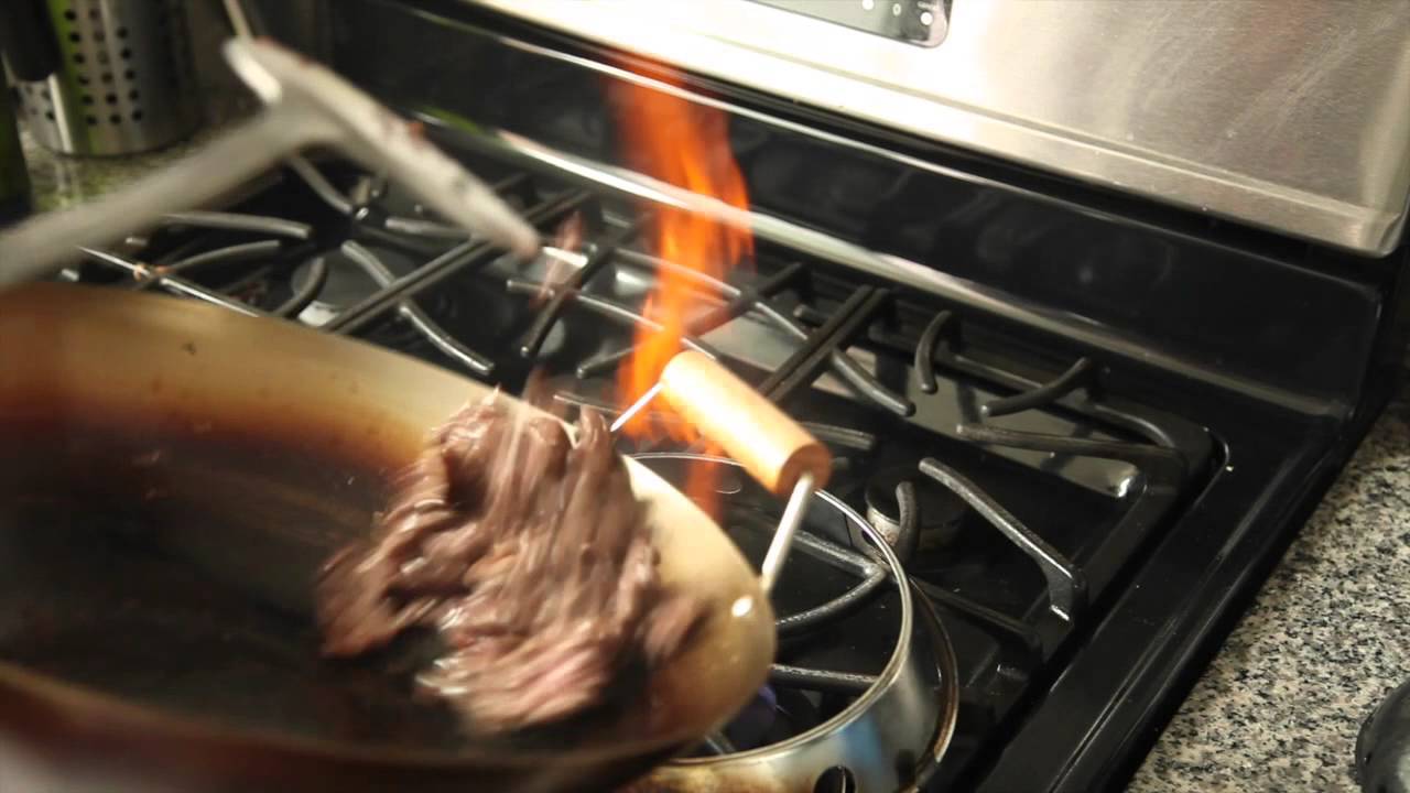 The Wokmon in action (beef stir fry) - YouTube