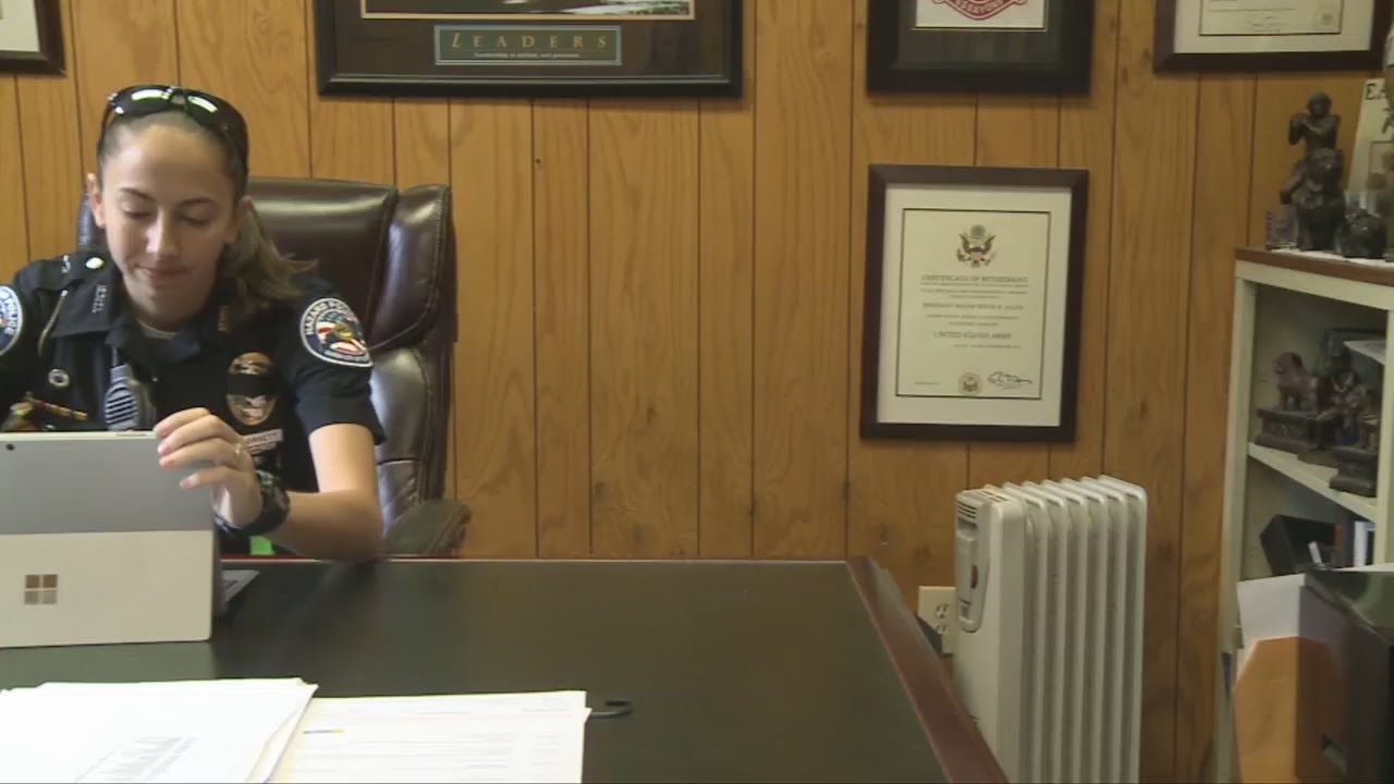 Hazard Police Officer goes beyond call of duty - YouTube