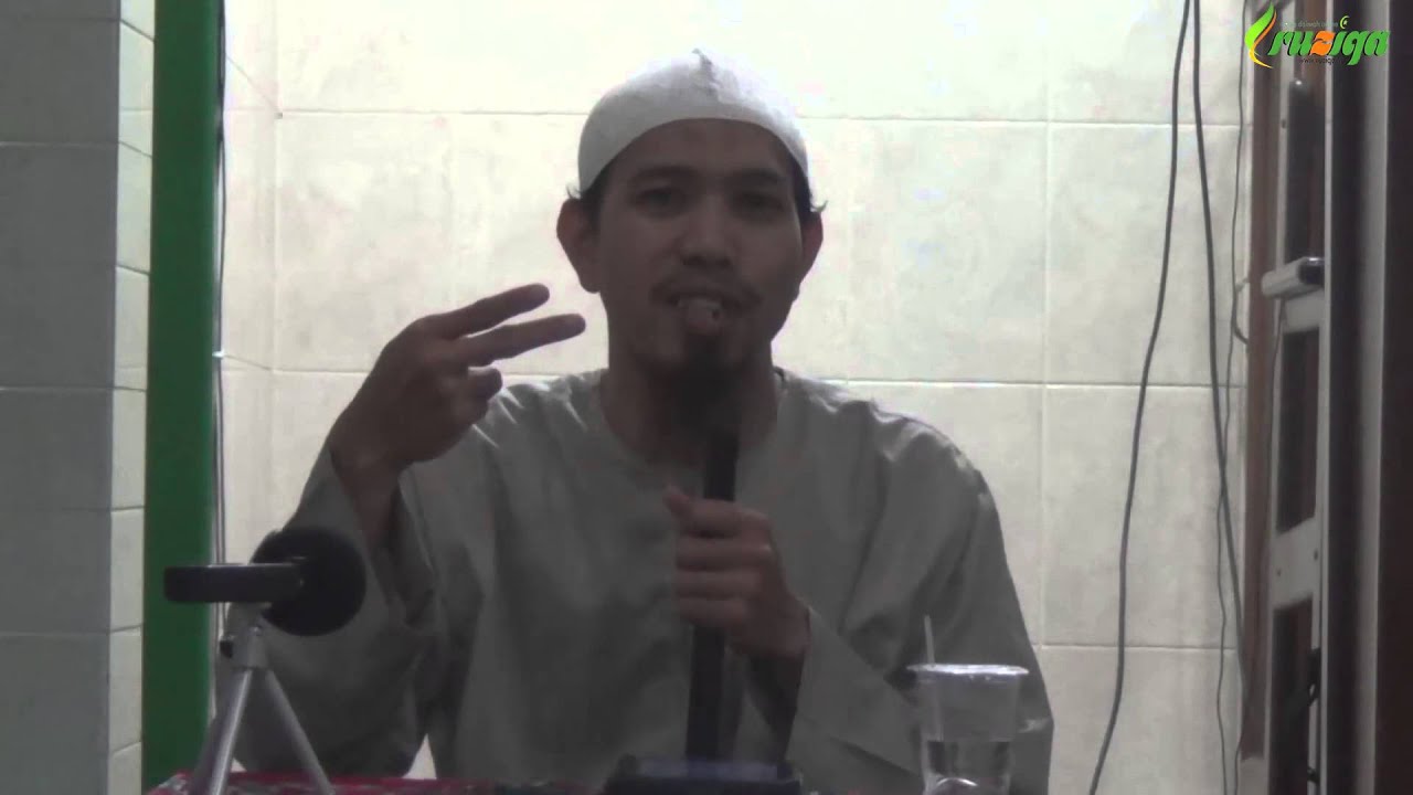 Ustadz Muhammad Rofi'i - Pembahasan Seputar Munafik - YouTube