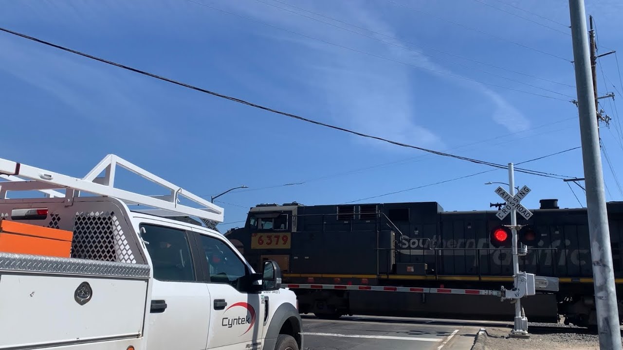 UP 2530 Z-Train Intermodal w/ BNSF & Patch SP North - E. Alpine Ave ...