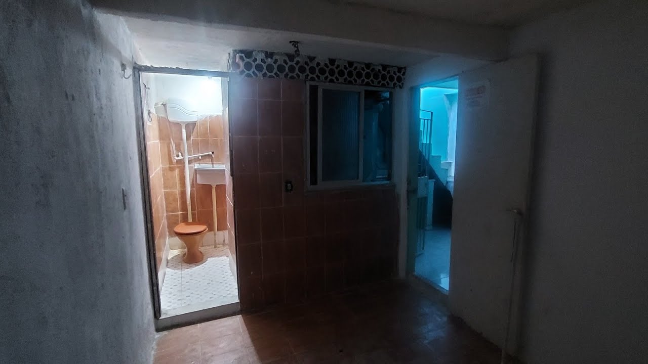 BARRACO NA FAVELA DA ROCINHA - YouTube