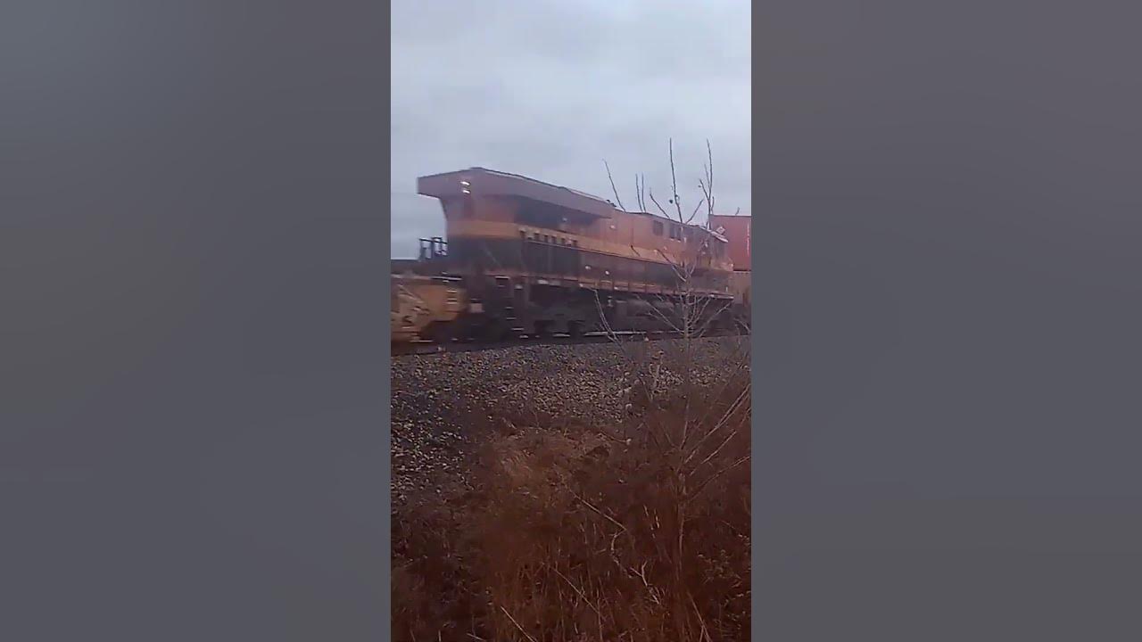 KCS 4815 mid DPU on 112. - YouTube