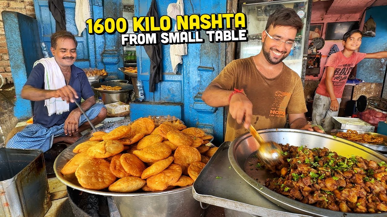 India's Best Street Food Lucknow 😳 Ajay Khaste Kachori, Golu Samosa ...