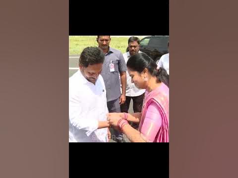 Minister Vidadala Rajini Ties Rakhi To CM Jagan || Raksha Bandhan || Silver Screen - YouTube