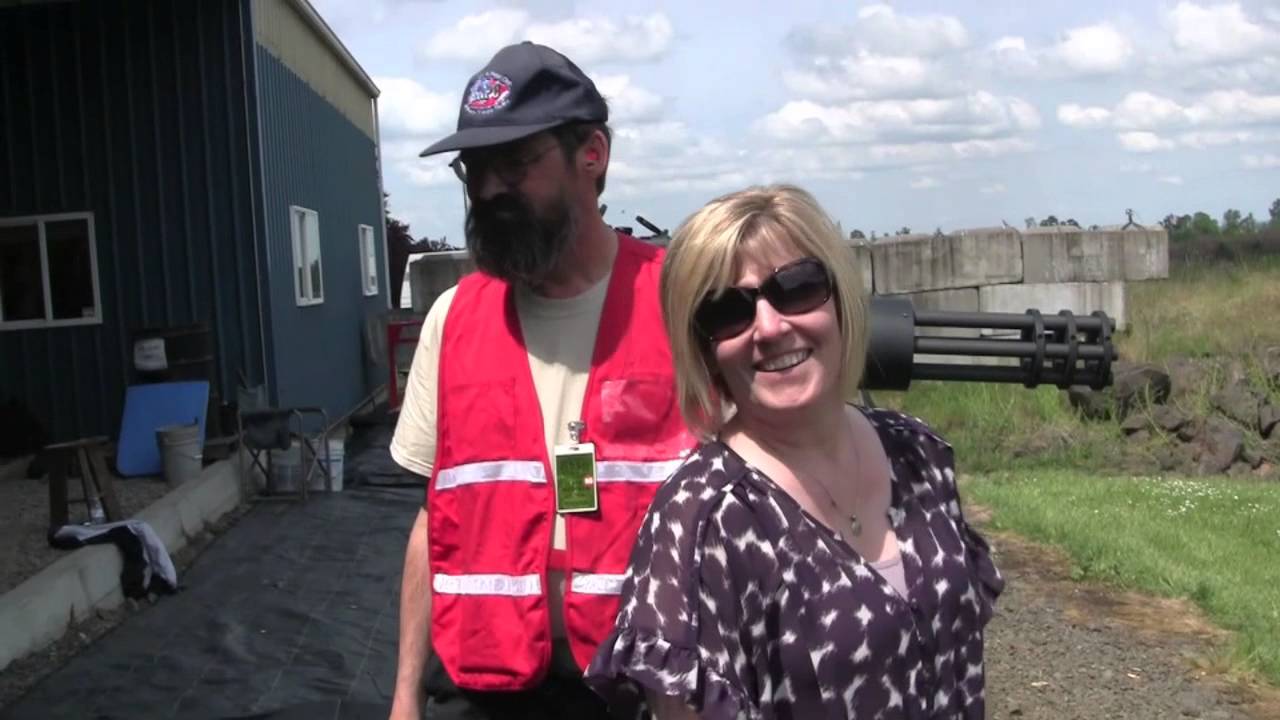 Saddle Butte Machine-gun Shoot (Steve Preston Tank) - YouTube